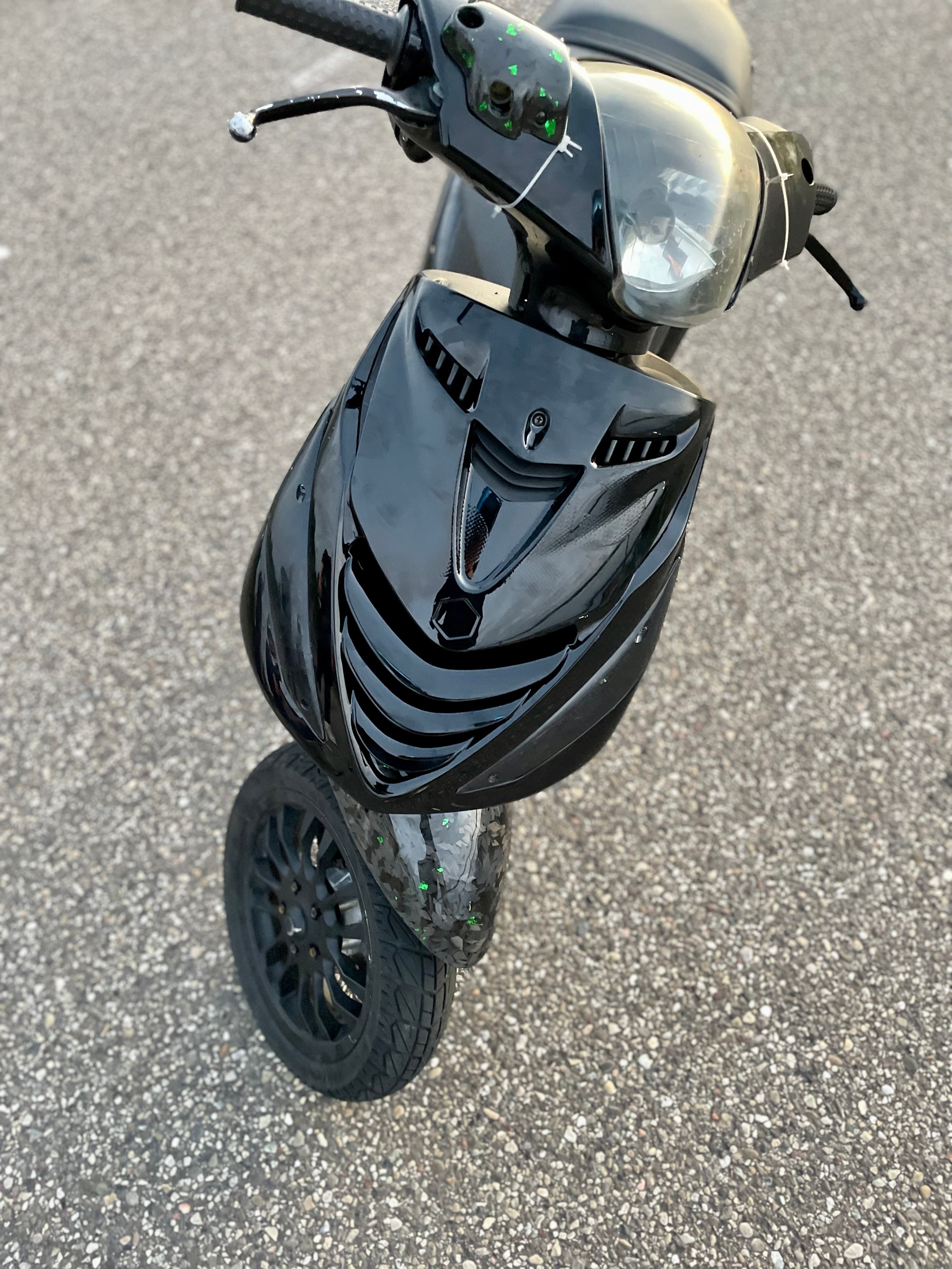 Forged carbon custom flakes Piaggio Zip - VZ-Carbon